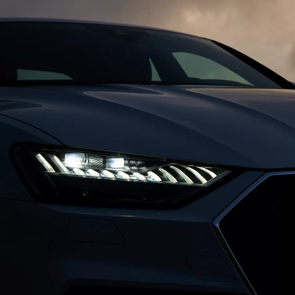 Phares Audi Matrix LED : un million de pixels dansant en rythme | Audi ...