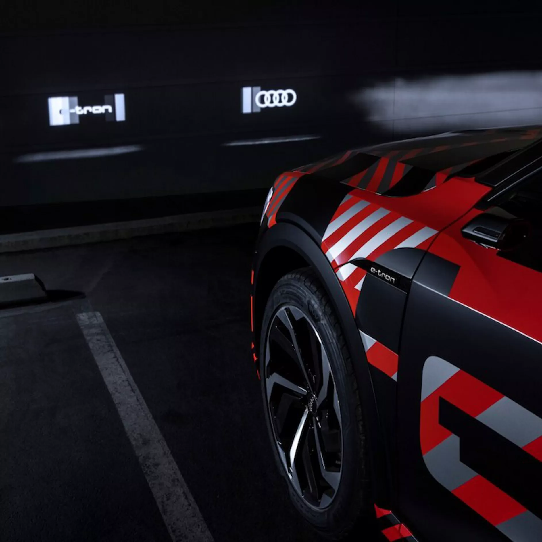 Phares Audi Matrix LED : un million de pixels dansant en rythme | Audi ...