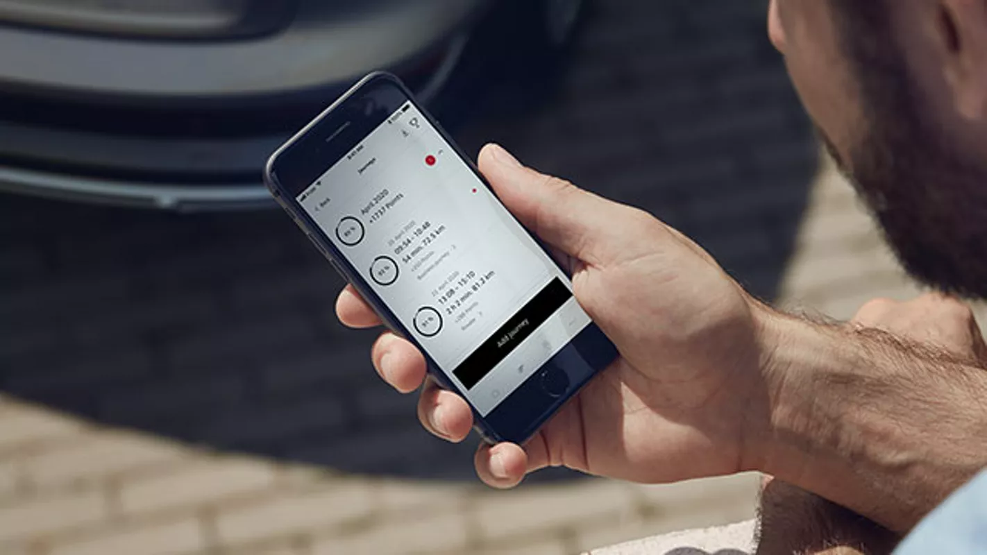 Audi connect plug and play > 純正アクセサリー > アウディジャパン