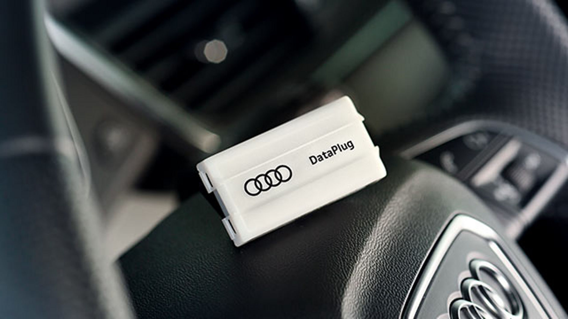 Audi connect plug and play > サービス / アクセサリー > アウディジャパン