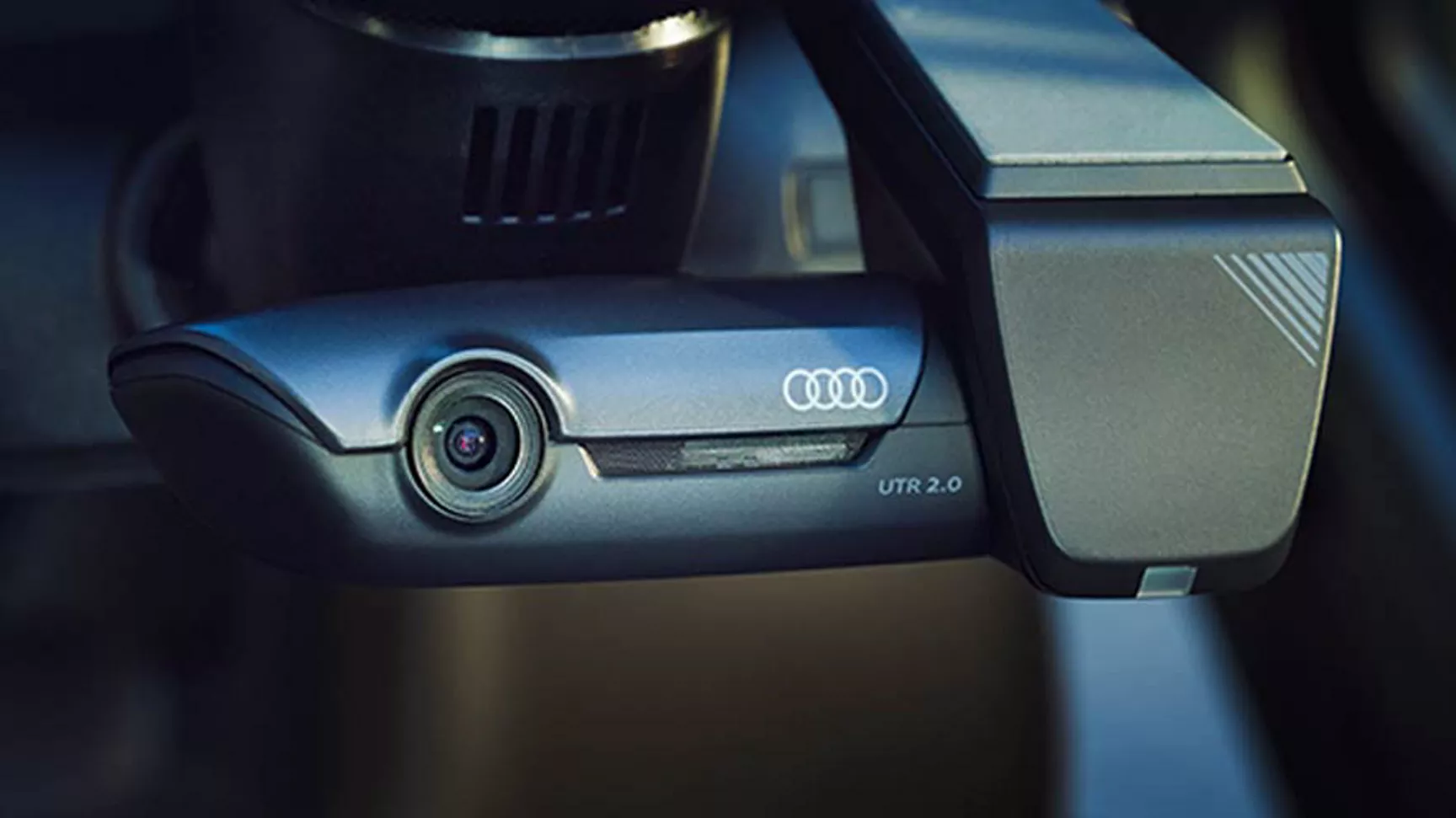 Audi ユニバーサルトラフィックレコーダー > 新商品 > 純正アクセサリー > アウディジャパン