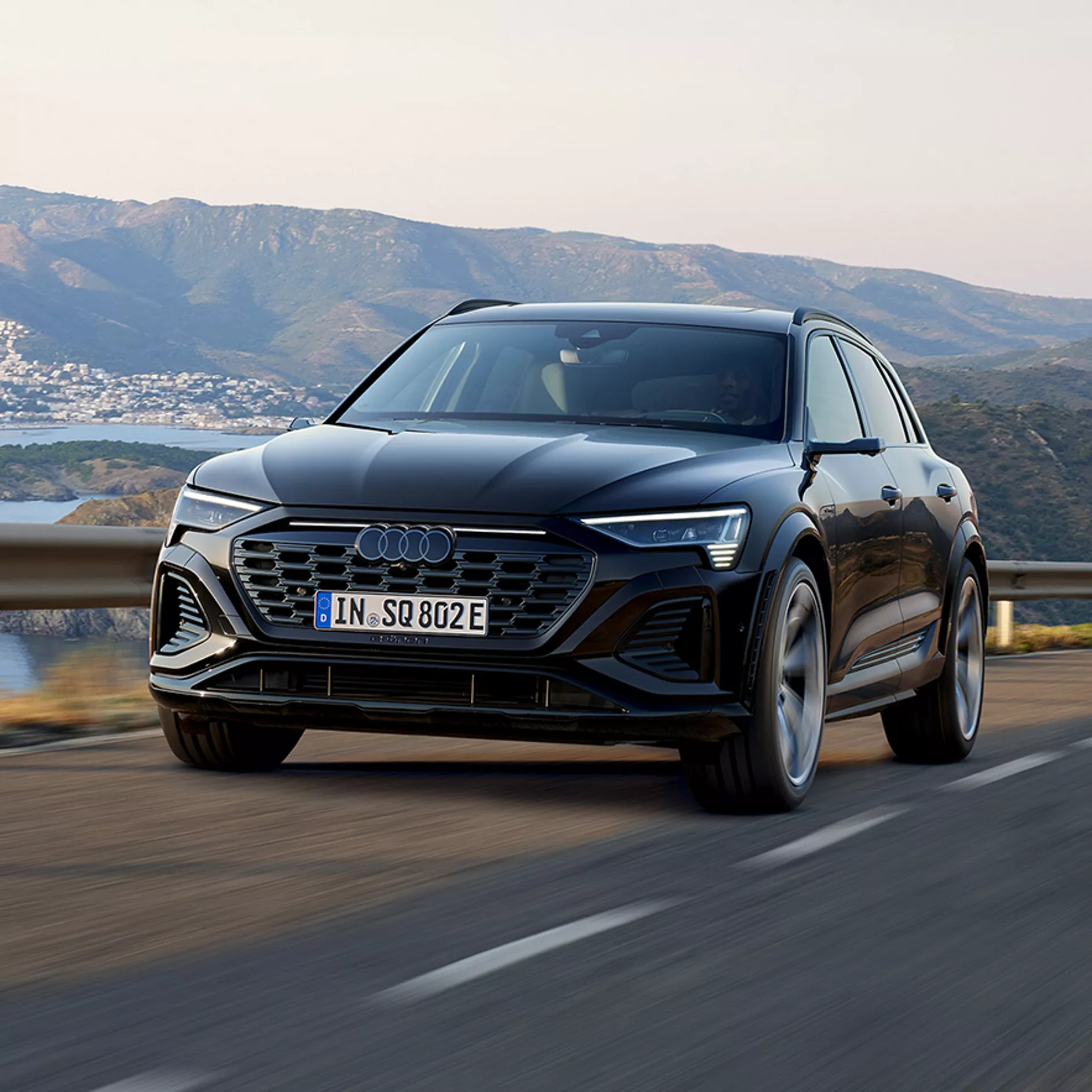 SQ8 Sportback e-tron > Q8 e-tron > Audi | Hong Kong Official Website
